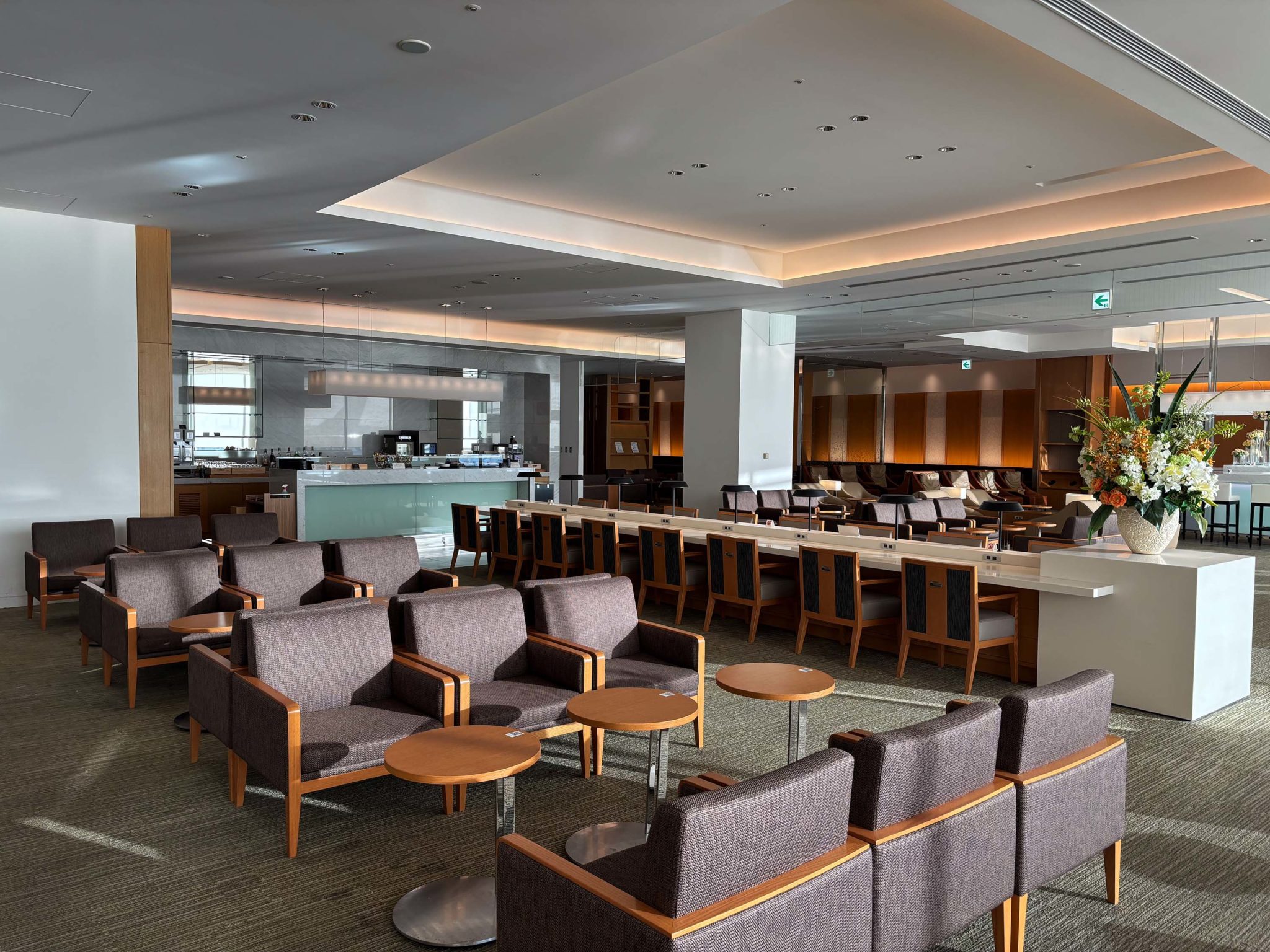 Review: JAL Sakura Lounge Tokyo Narita - JakartaPotato