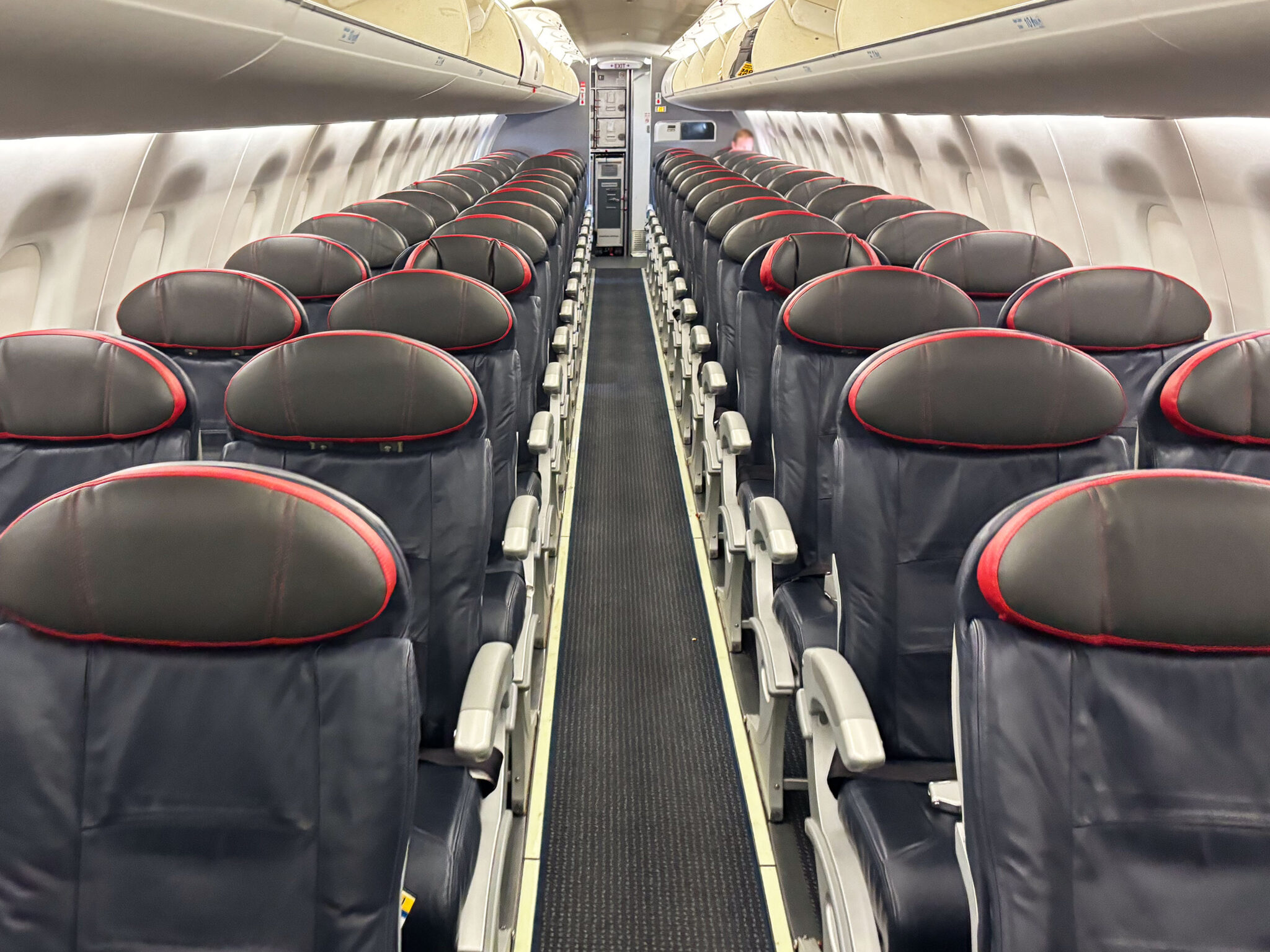 Review: American Eagle E175 Main Cabin (SEA-LAX)