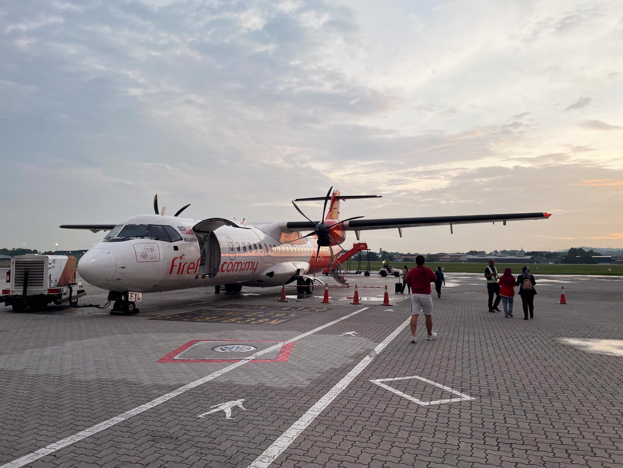 Review: Firefly ATR 72-500 (SZB-AOR) - JakartaPotato