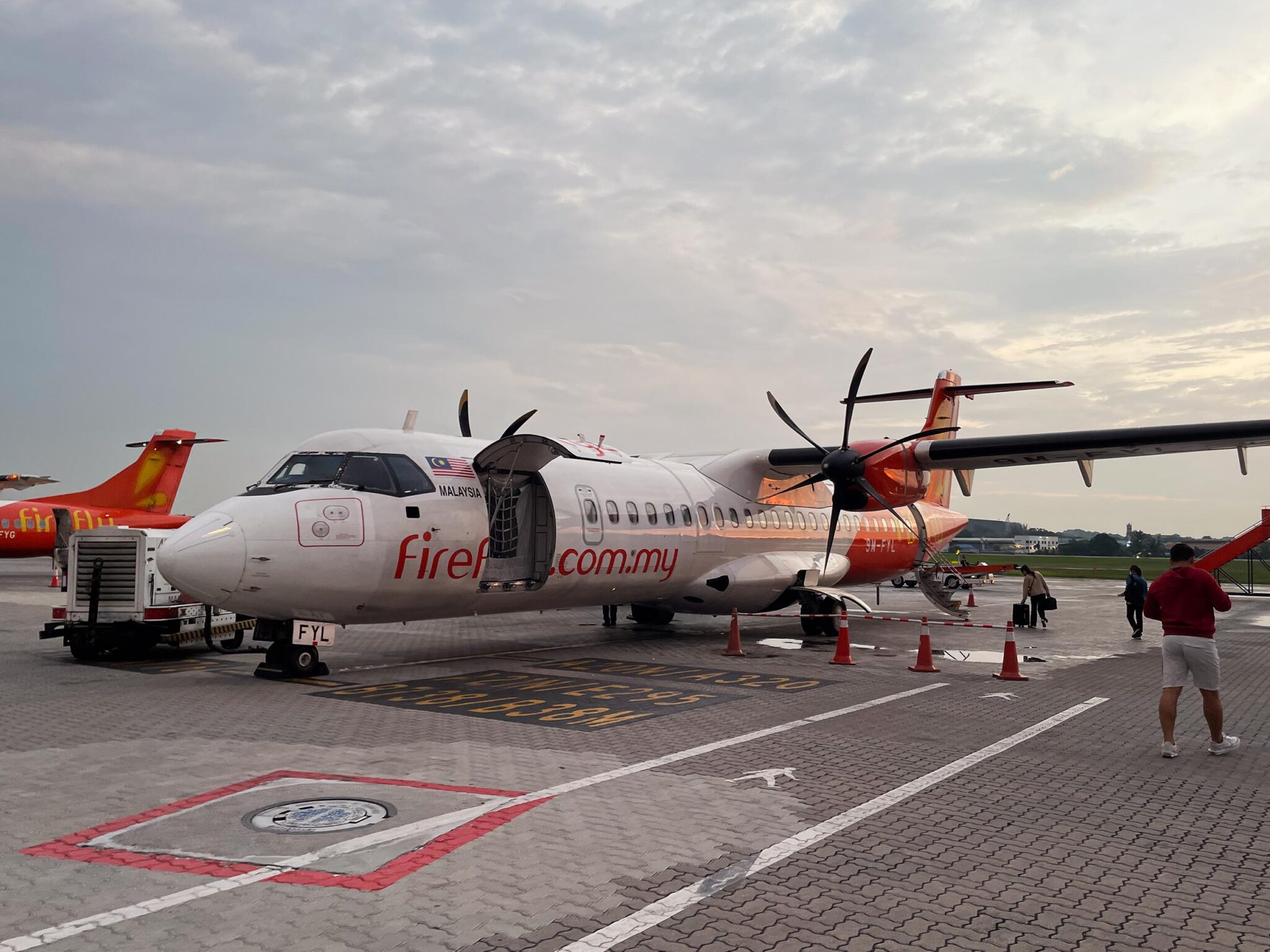 Review: Firefly ATR 72-500 (SZB-AOR) - JakartaPotato
