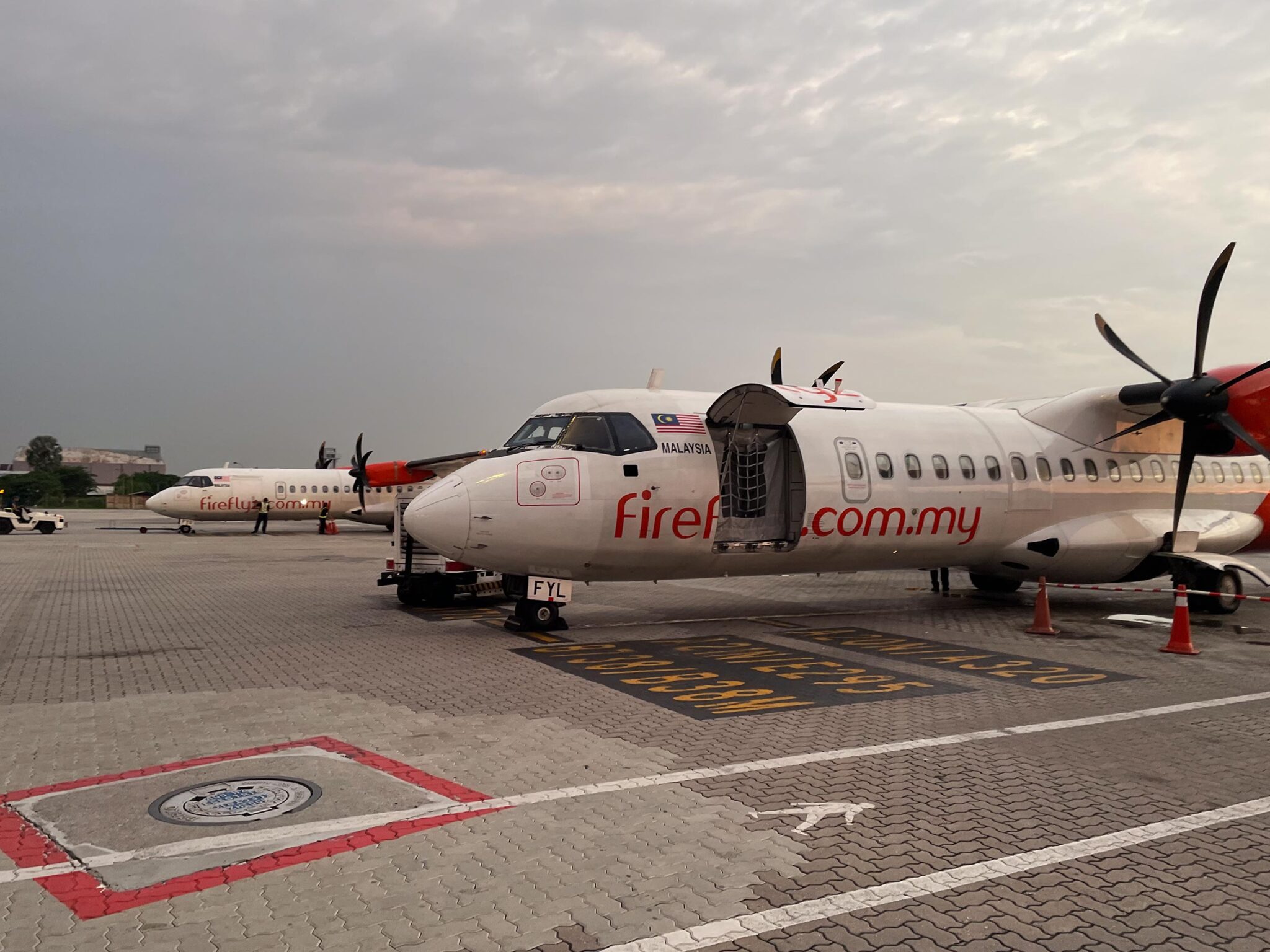 Review: Firefly ATR 72-500 (SZB-AOR) - JakartaPotato