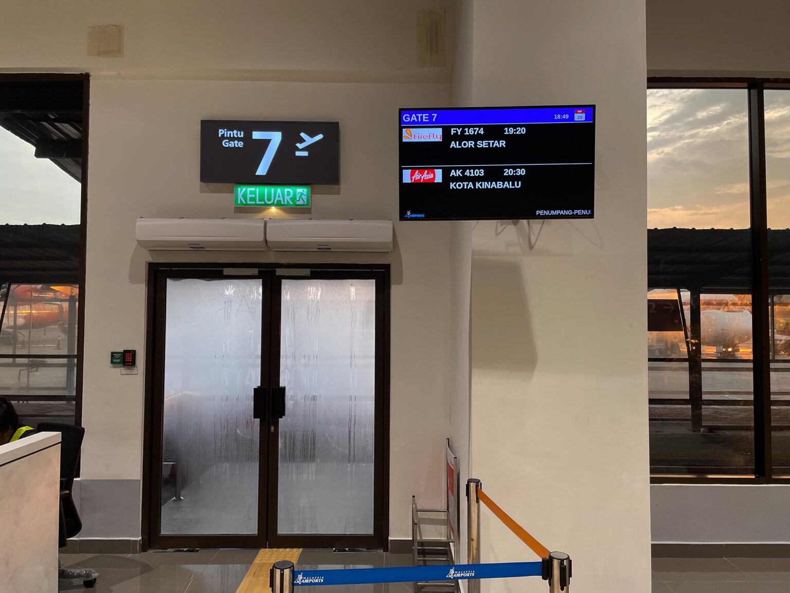 Review: Firefly ATR 72-500 (SZB-AOR) - JakartaPotato