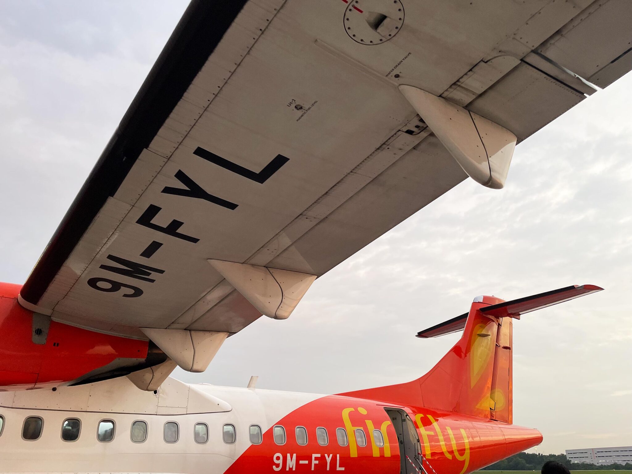 Review: Firefly ATR 72-500 (SZB-AOR) - JakartaPotato